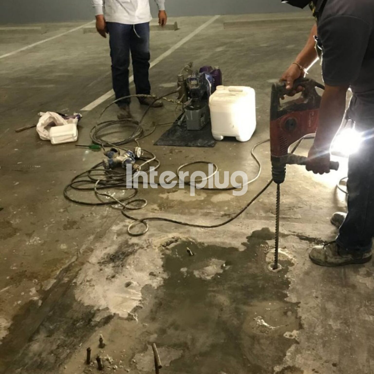 บริการซ่อมหลุม King Post โดย INTERPLUG – Interplug