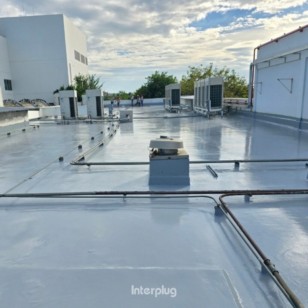 ปัญหาน้ำรั่วซึมบนดาดฟ้า? วางใจให้ผู้เชี่ยวชาญจาก Interplug ดูแล – Interplug