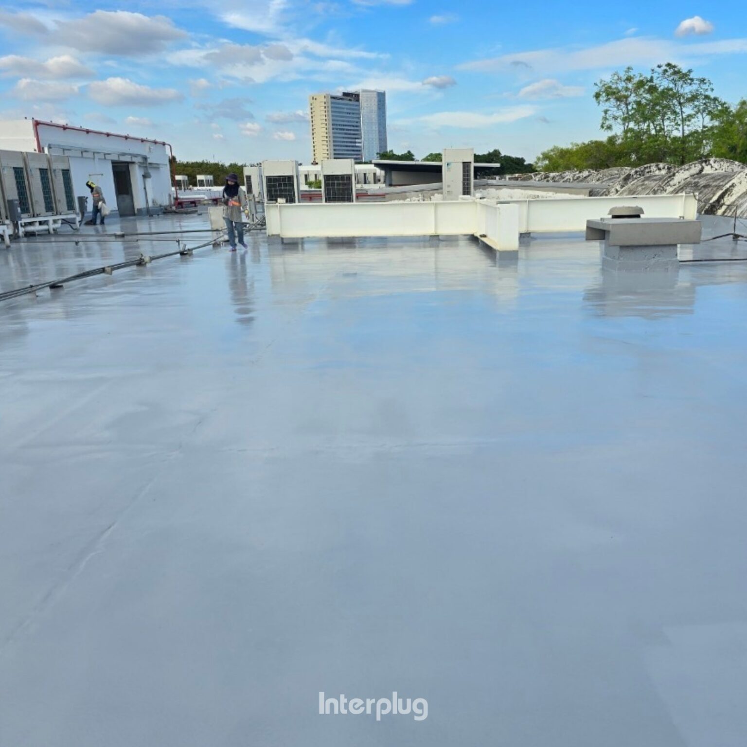 ปัญหาน้ำรั่วซึมบนดาดฟ้า? วางใจให้ผู้เชี่ยวชาญจาก Interplug ดูแล – Interplug